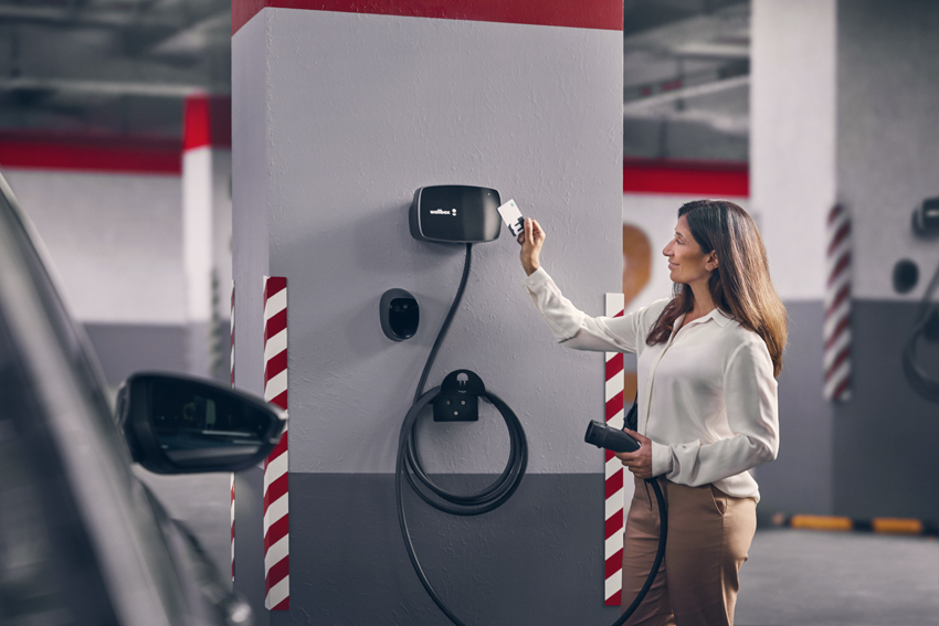 Wallbox lancia l’ev-charger Commander 2s, adatto alla ricarica negli ...