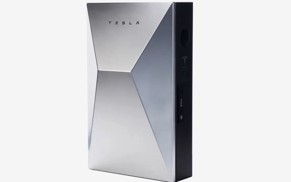 Tesla svela CyberVault, contenitore per wall box ispirato al Suv CyberTruck